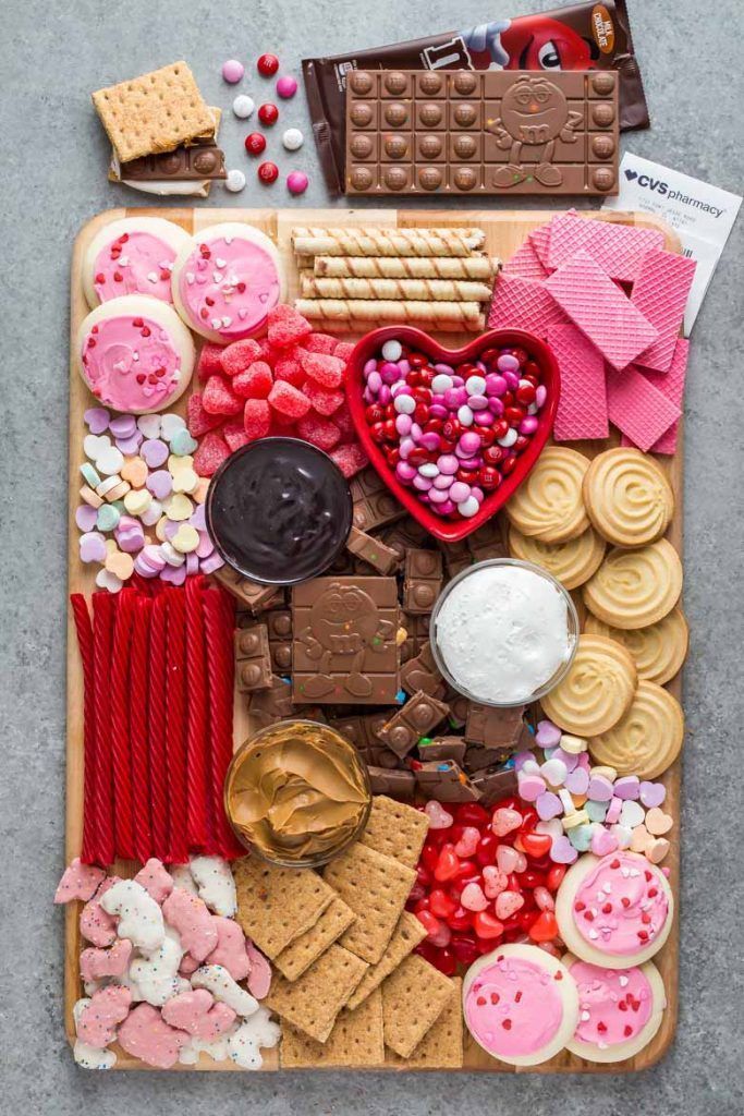 How to Create a Valentine’s Day Candy Charcuterie Board ️🍫🍬 – Candy ...